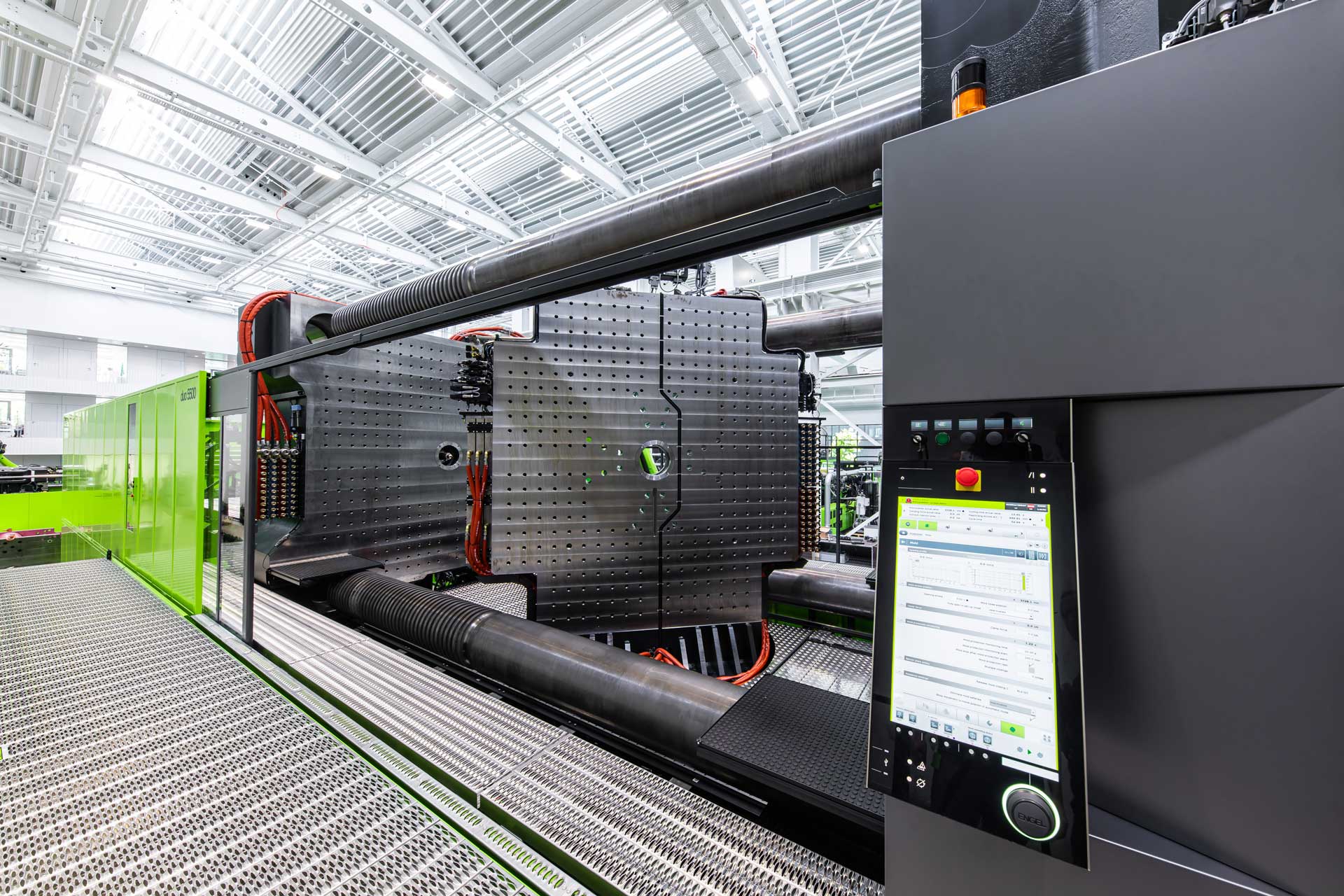 ENGEL presents the world's largest technical center injection molding ...