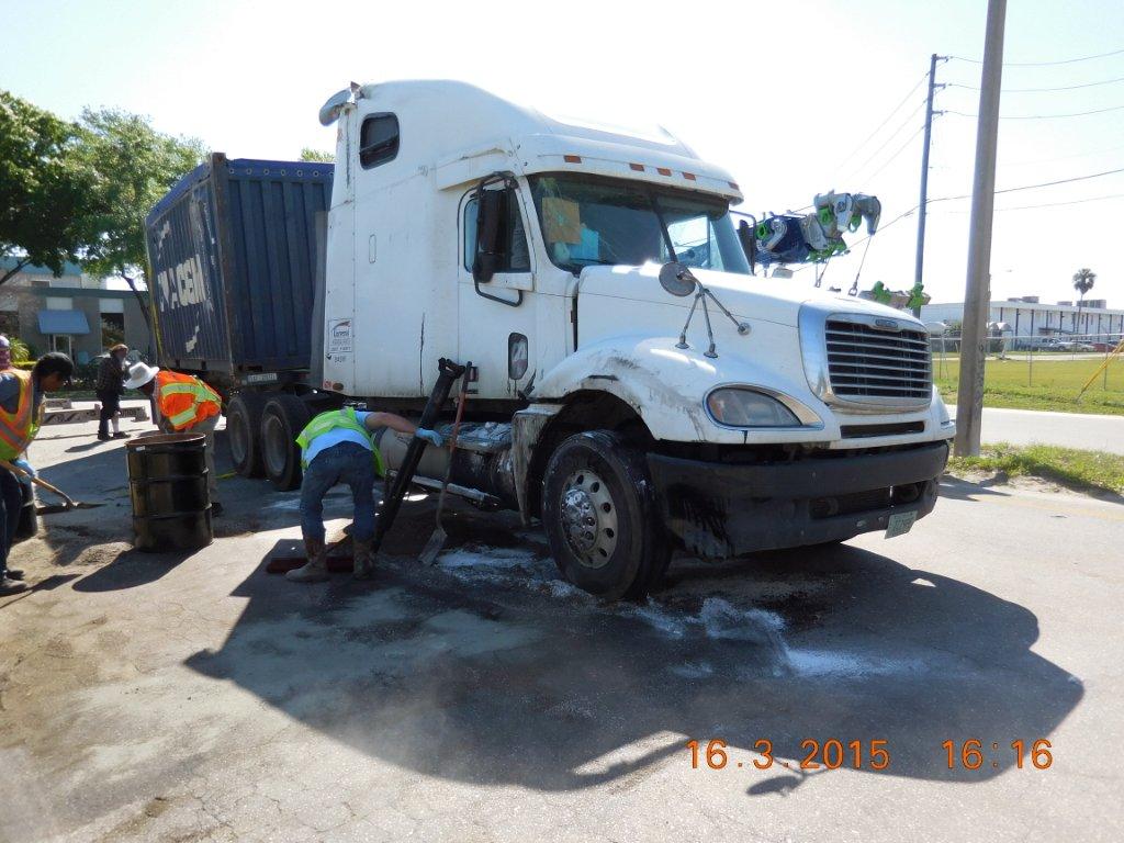 Stork-races-to-repair-press-damaged-en-route-to-NPE | Plastics News