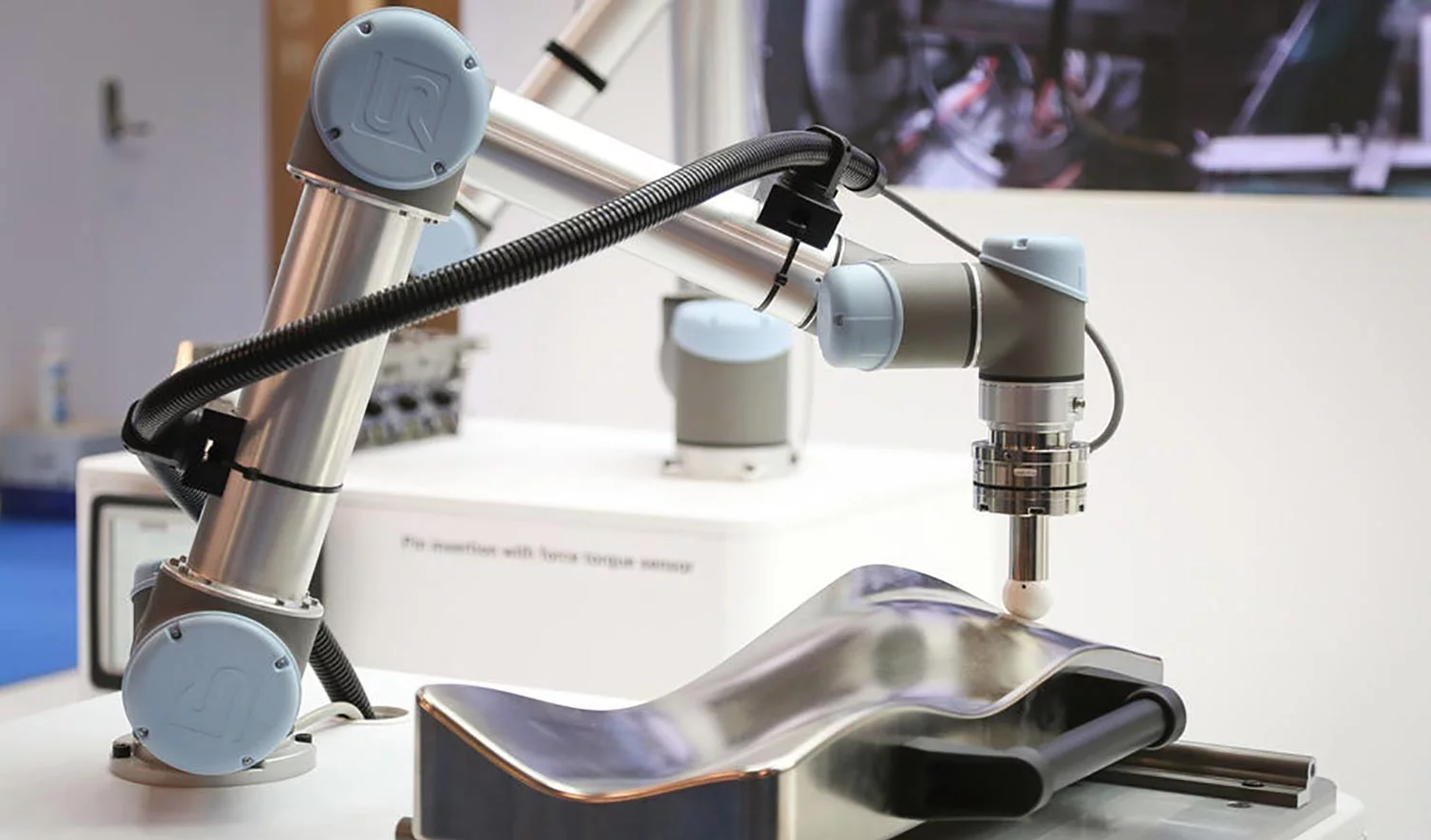 What's a good gift for your cobot? Batteries? | Plastics News