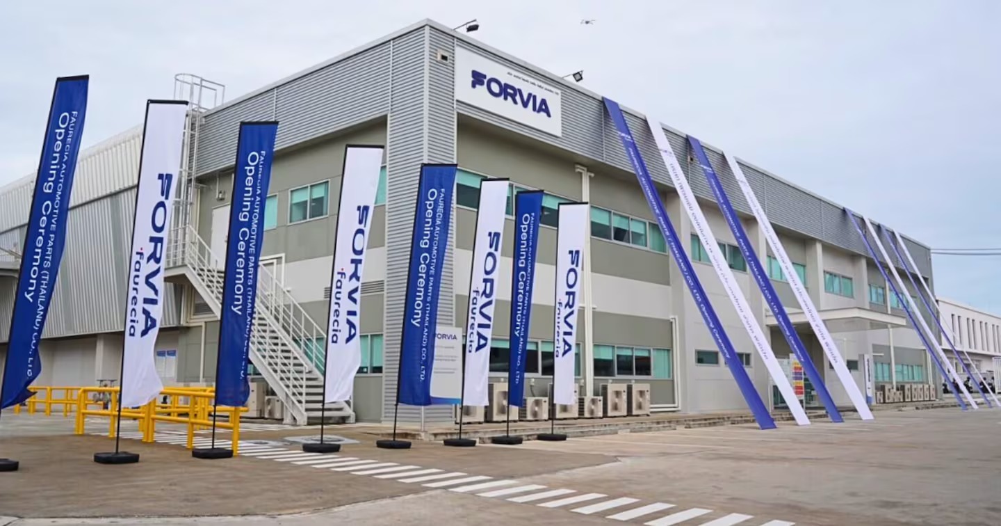 Zuzu the crab lends a claw to aid in recycling | For sale at Forvia ...