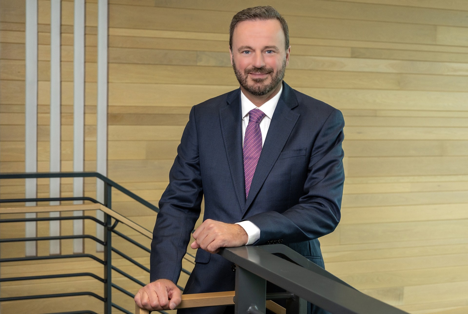 Sealed Air drops its CEO after eight months, promotes its CFO ...