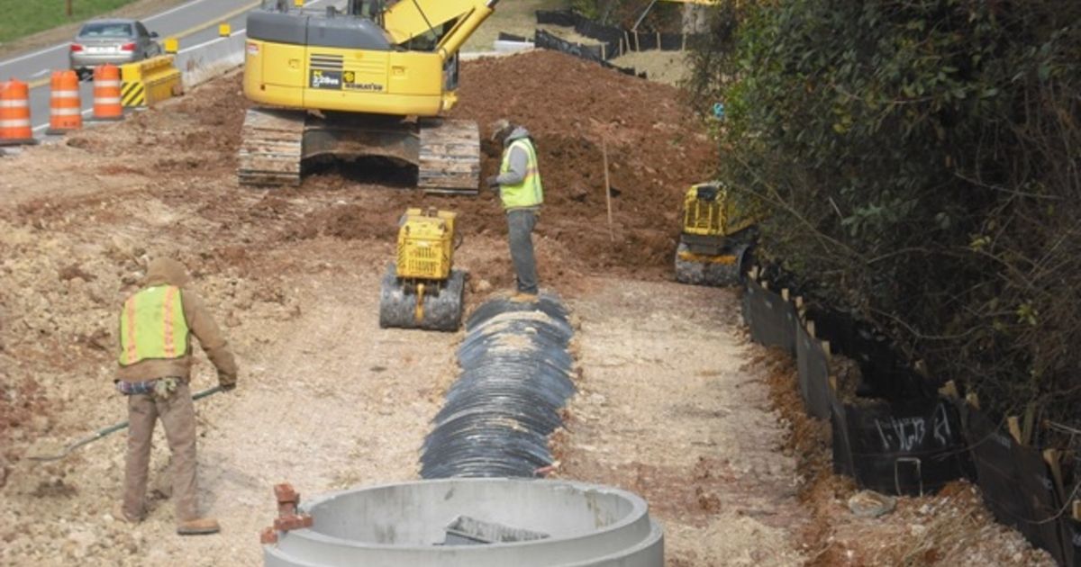Georgia-officials-testing-large-HDPE-pipe | Plastics News