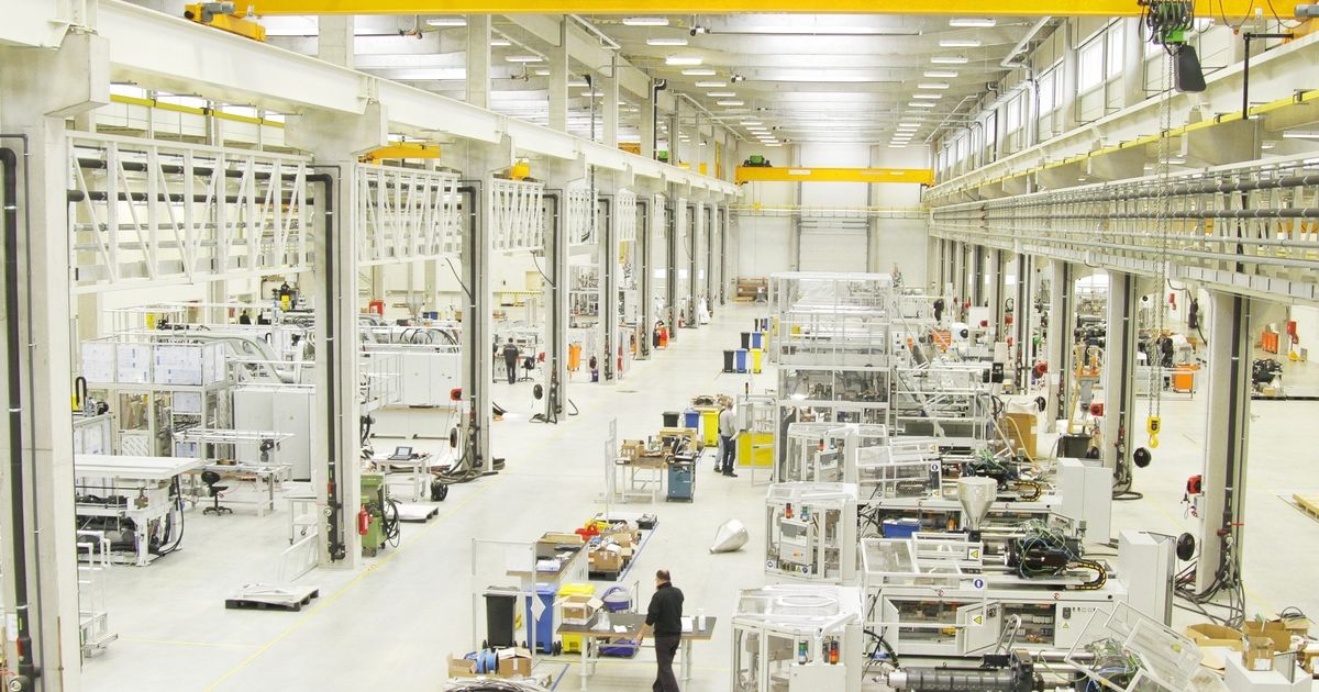 Milacron's-new-Czech-plant-delivering-blow-molders | Plastics News