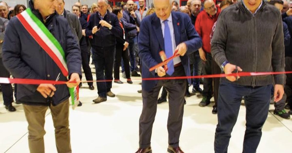 Cannon-opens-new-lab-in-Italy | Plastics News