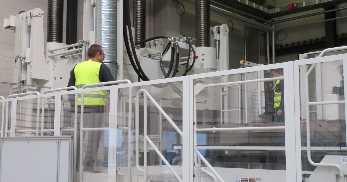 Magna-opens-European-composites-center | Plastics News