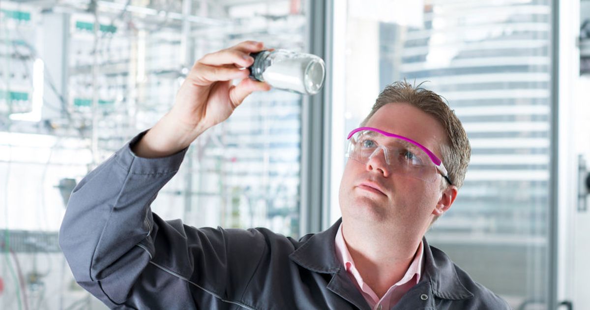 Evonik-pulling-ahead-with-new-MMA-production-process | Plastics News