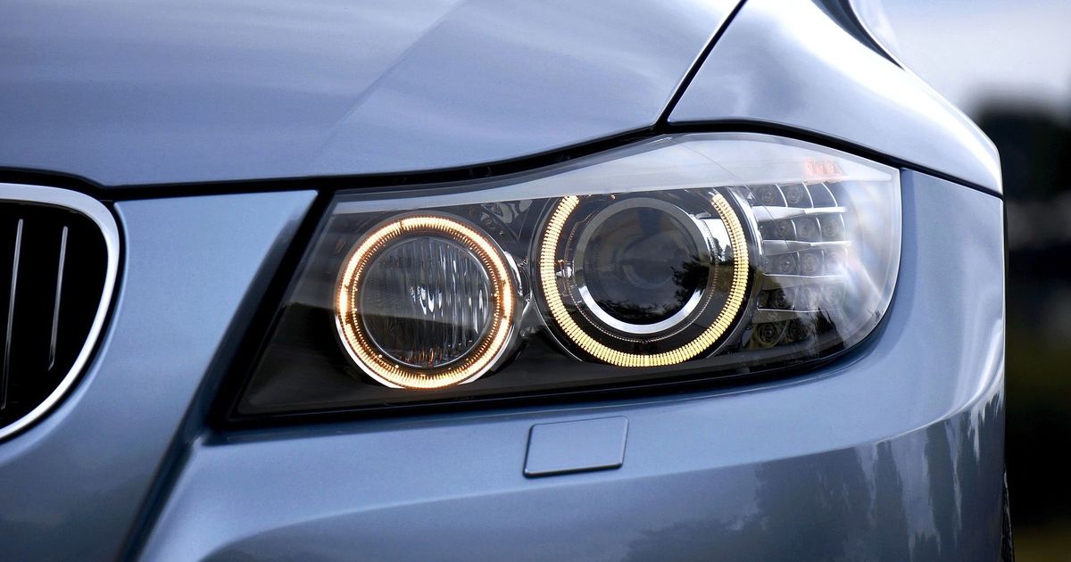 IIHS: Tougher criteria for headlights prods automakers to adapt ...