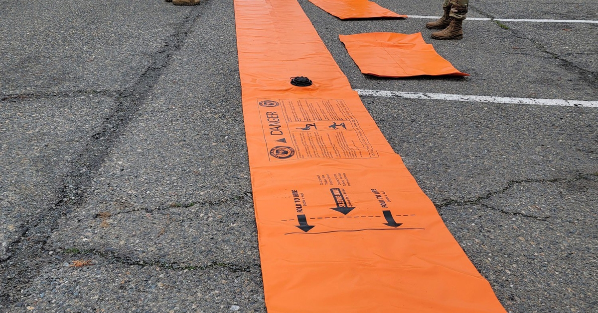 Vinyl dams help fight California flooding | Plastics News