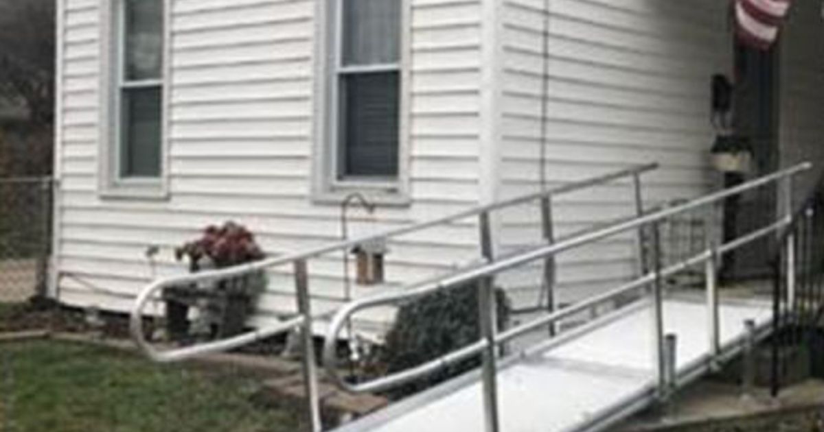 Covestro volunteers build ramp for Ohio veteran | Plastics News