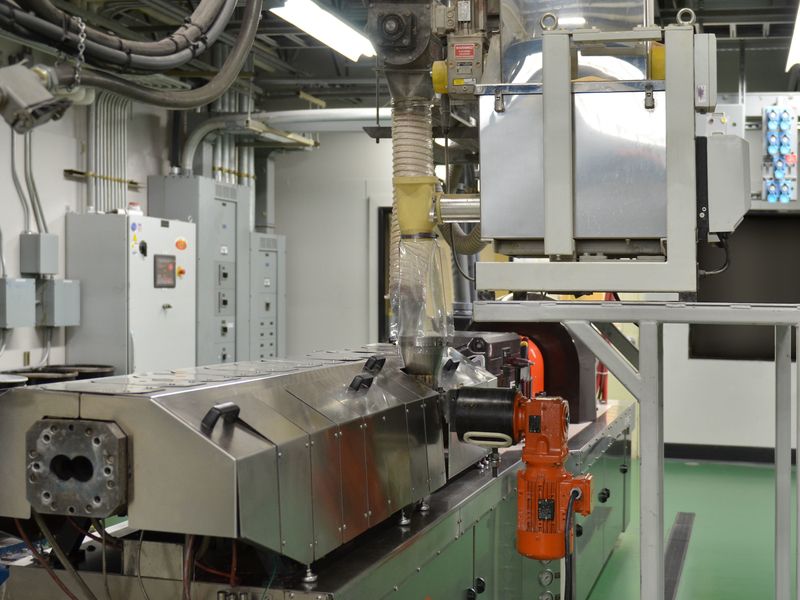 Entek introduces high-torque extruder, vacuum feed technology ...