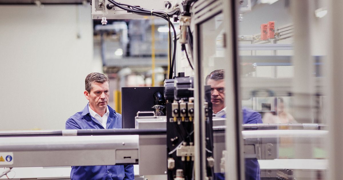 Transform your molding capabilities with the Canon Shuttle Mold System ...