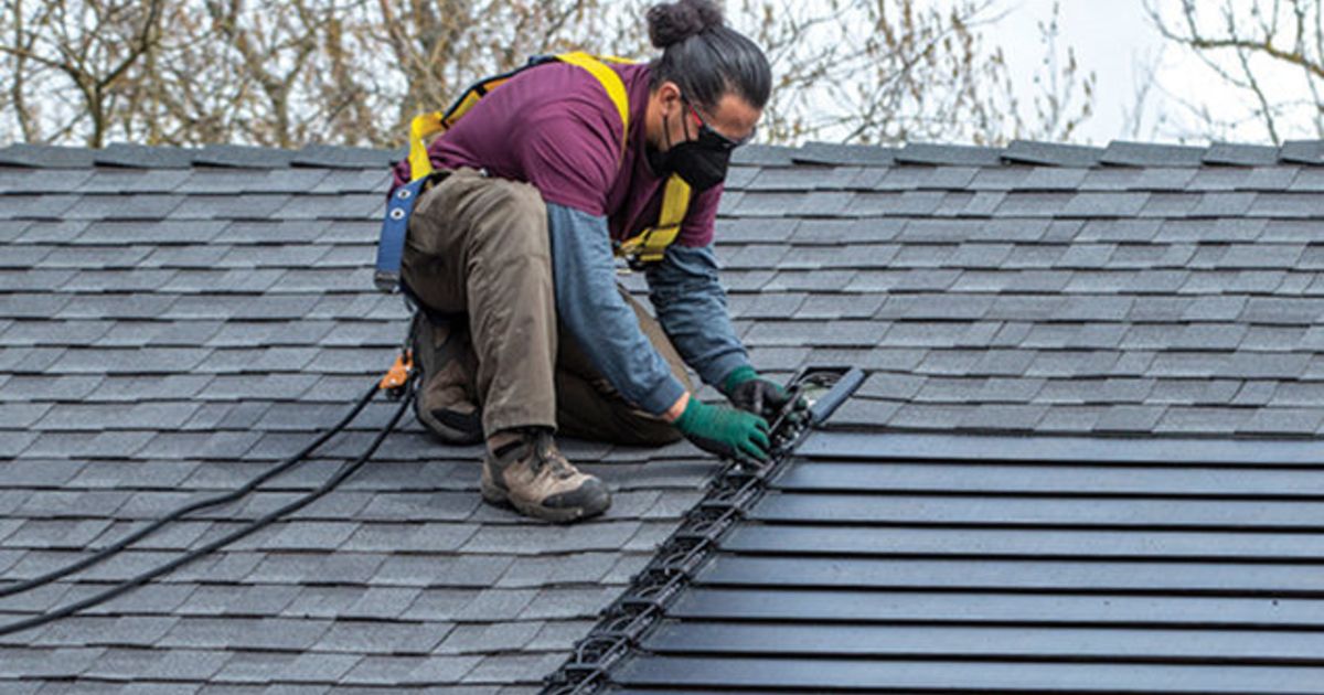 Roofers rolling out nailable Timberline Solar energy shingles ...